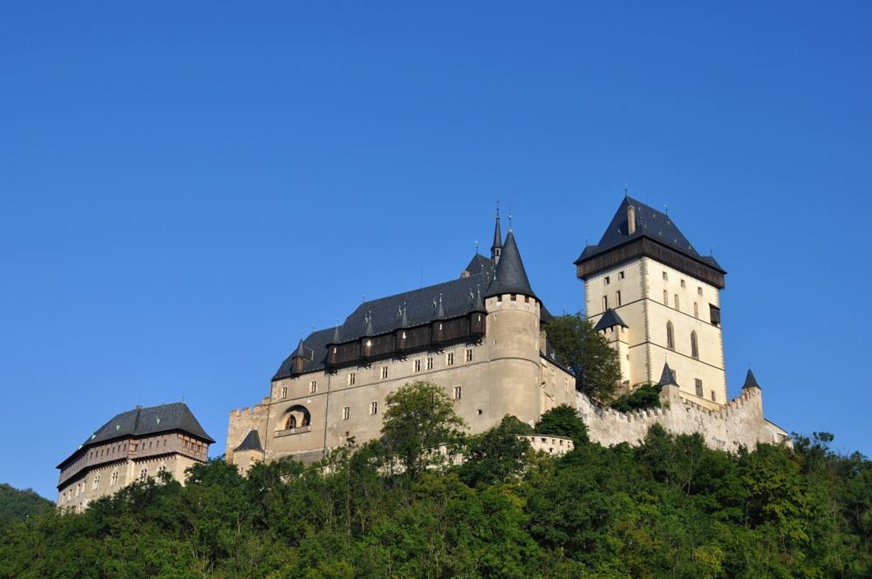 karlstejn-castle-outer-walls – To do in Prague